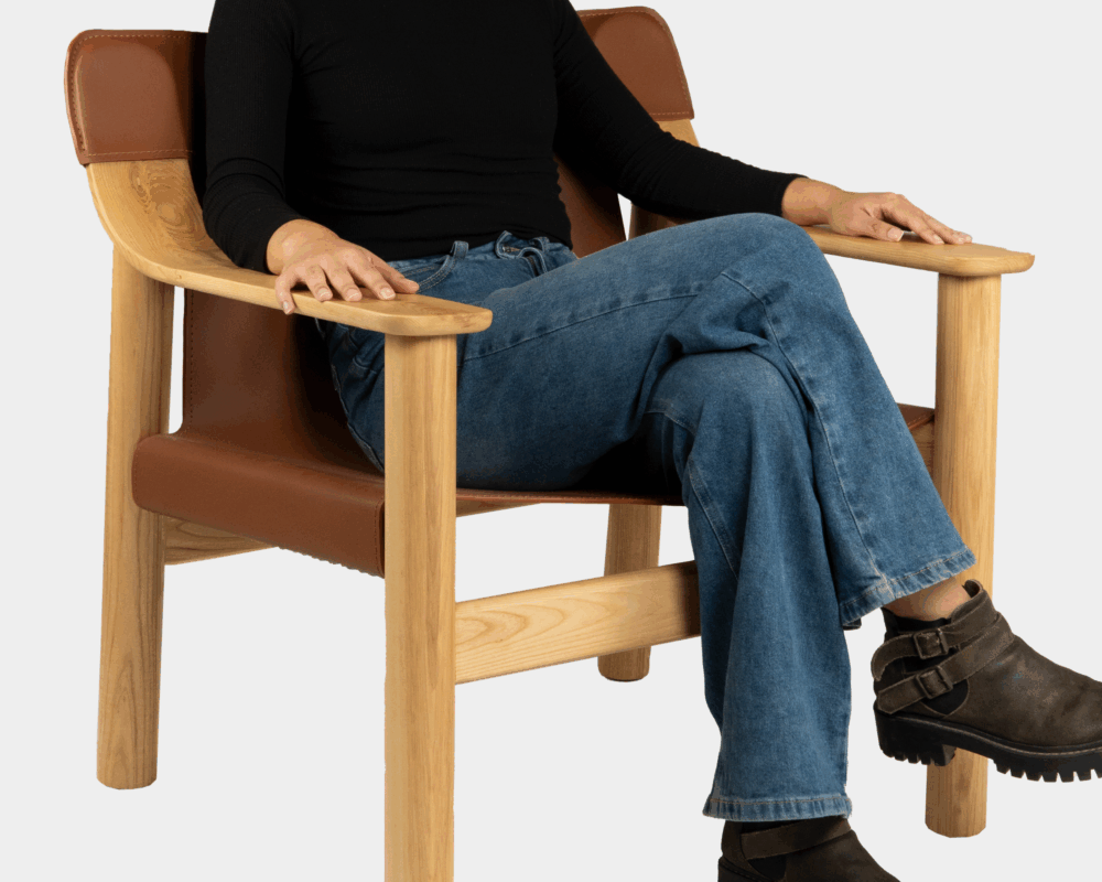 Butaca de madera Big Foot Marrón Claro - Moderno | NIHM Design