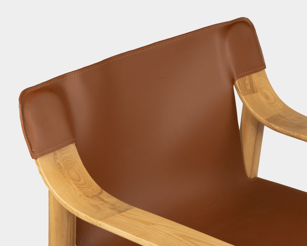 Butaca de madera Big Foot Marrón Claro - Moderno | NIHM Design