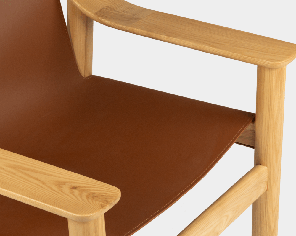 Butaca de madera Big Foot Marrón Claro - Moderno | NIHM Design